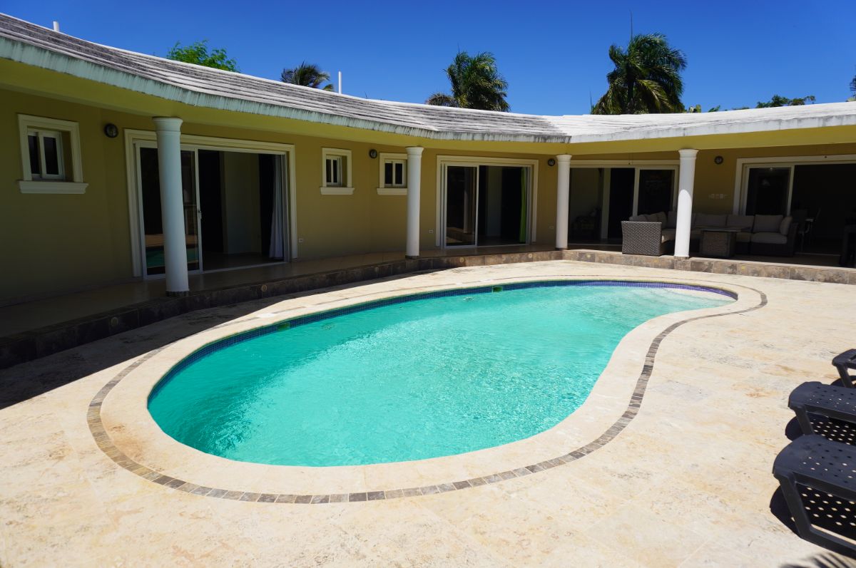 3 Bedroom 3.5 Bathroom Villa - DR Property Guys