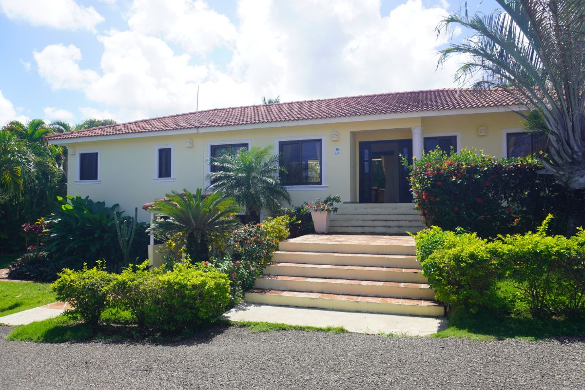 Desirable 4 Bedroom Luxury Villa - DR Property Guys